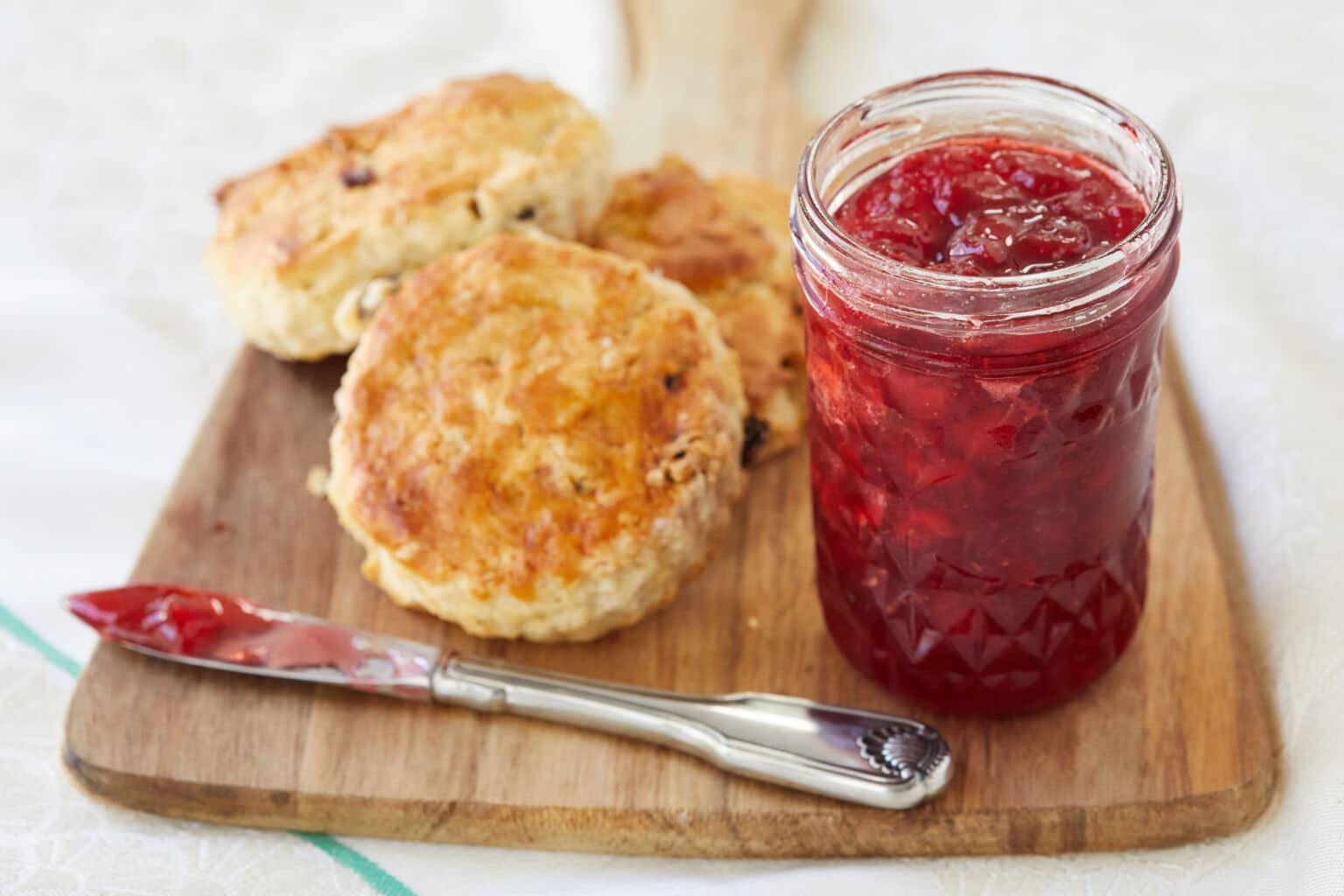 4-Ingredient Classic Strawberry Jam Recipe with Pectin - Gemma’s Bigger ...