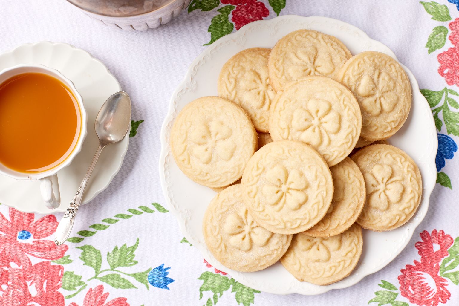 Traditional Irish Shortbread Cookies (5 Ingredients)